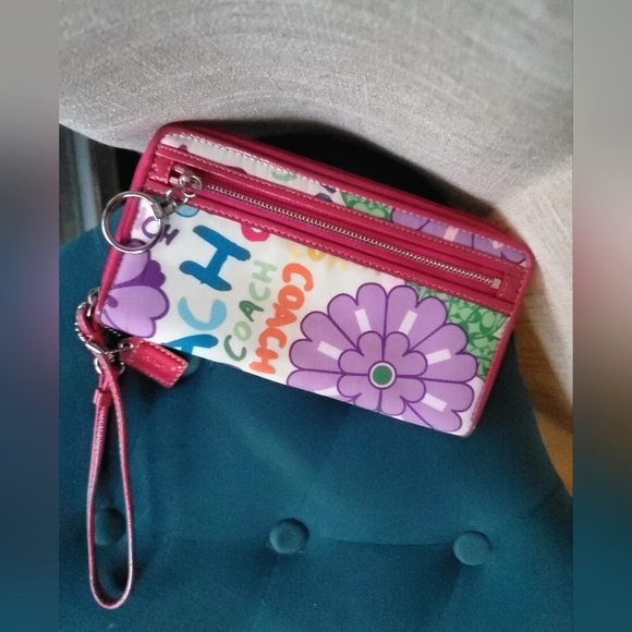 Coach | Bags | Coach Daisy Wristlet Wallet | Poshmark